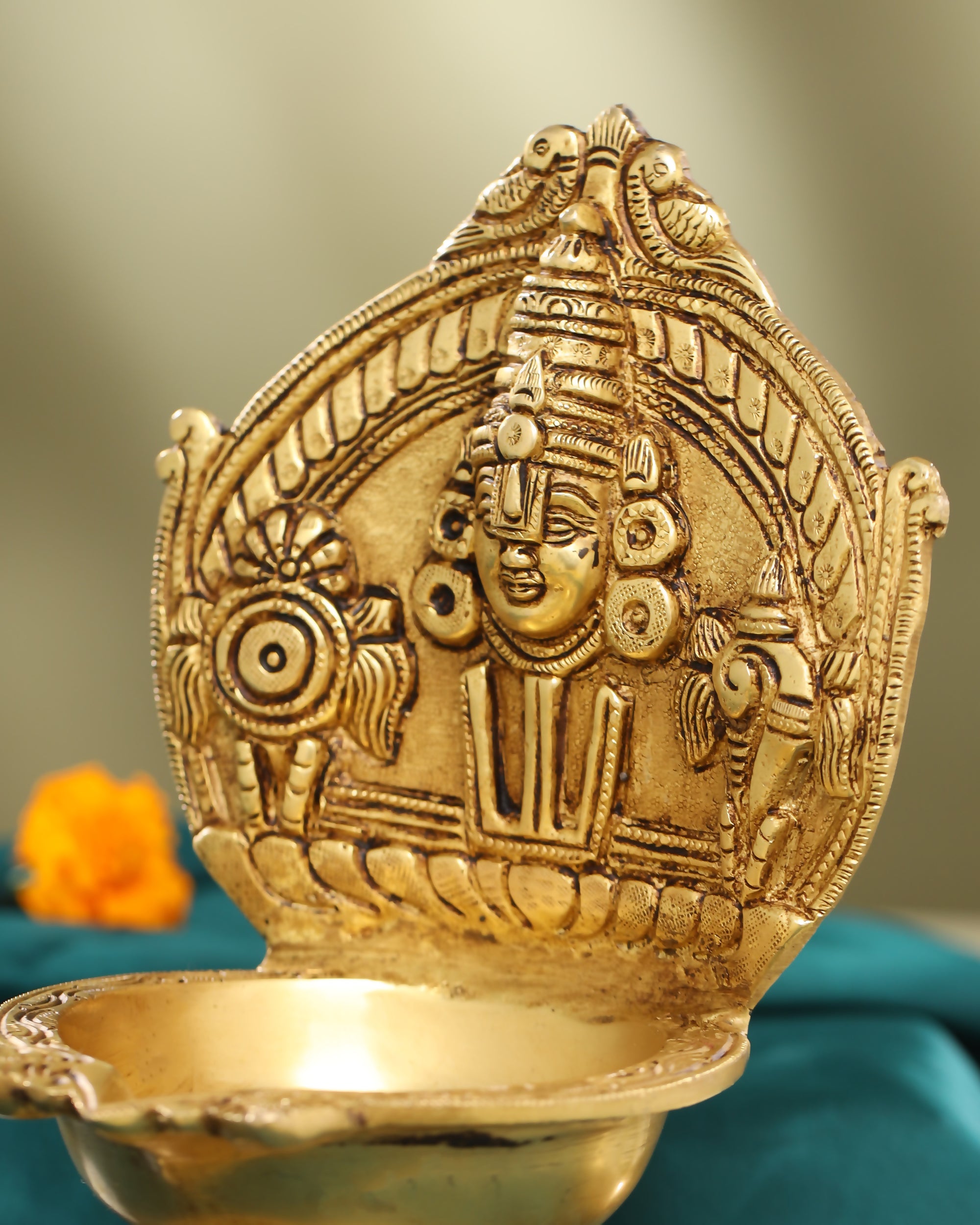 Brass Balaji Shankh Chakra And Namah Diya (9.5 Inch) – Vedansh Craft