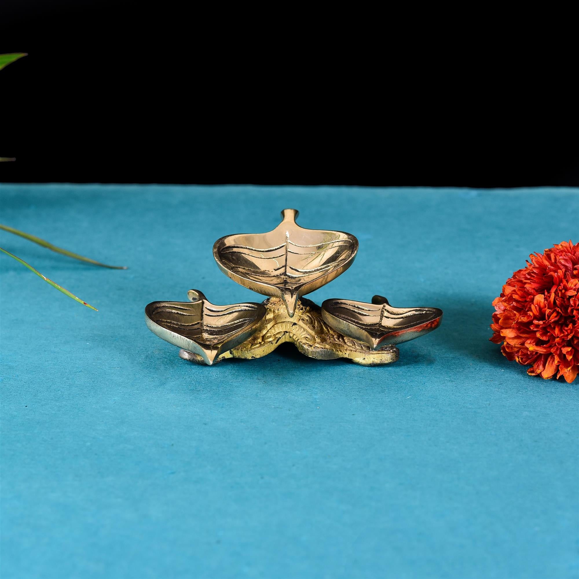 Brass 3 Leaf Petal Diya (2 Inch) – Vedansh Craft